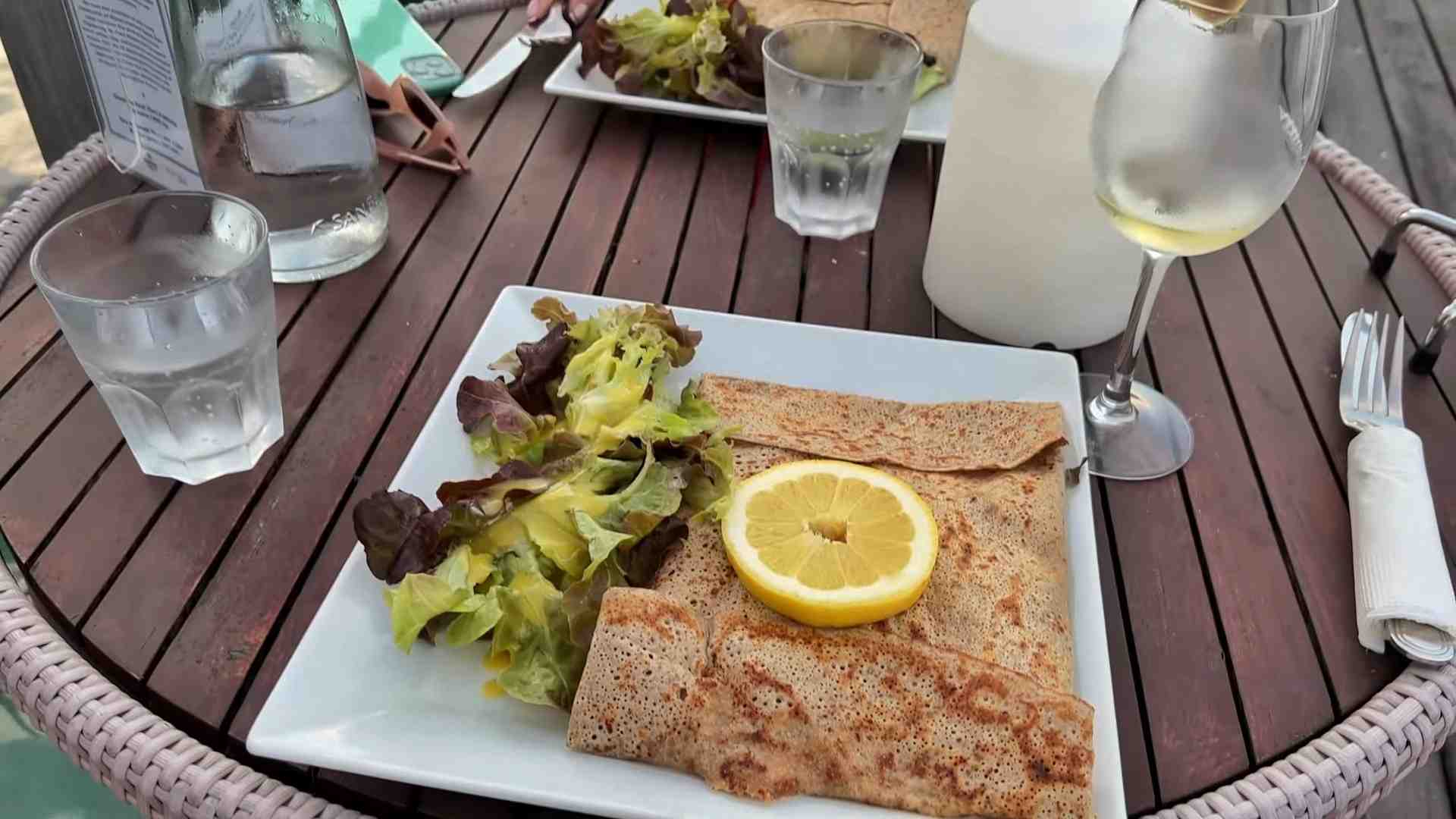 24 Best Restaurants in Moorea For Foodies